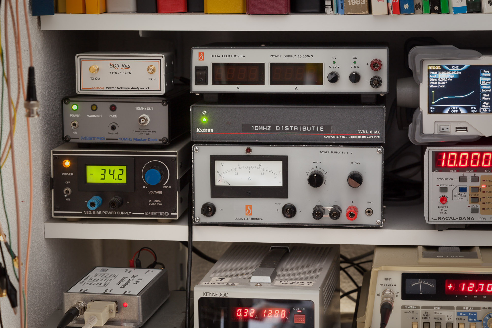 Extron CVDA video distributie amp modificatie voor 10MHz - Forum ...